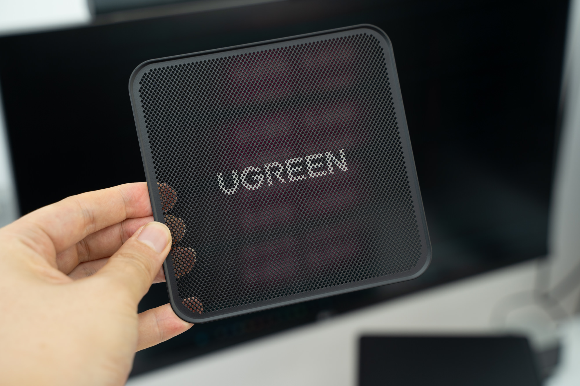 不想折腾：绿联 DX4600 国产 NAS 开箱体验 | 罗磊的独立博客