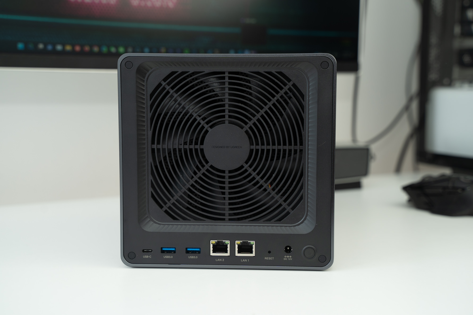 不想折腾：绿联 DX4600 国产 NAS 开箱体验 | 罗磊的独立博客