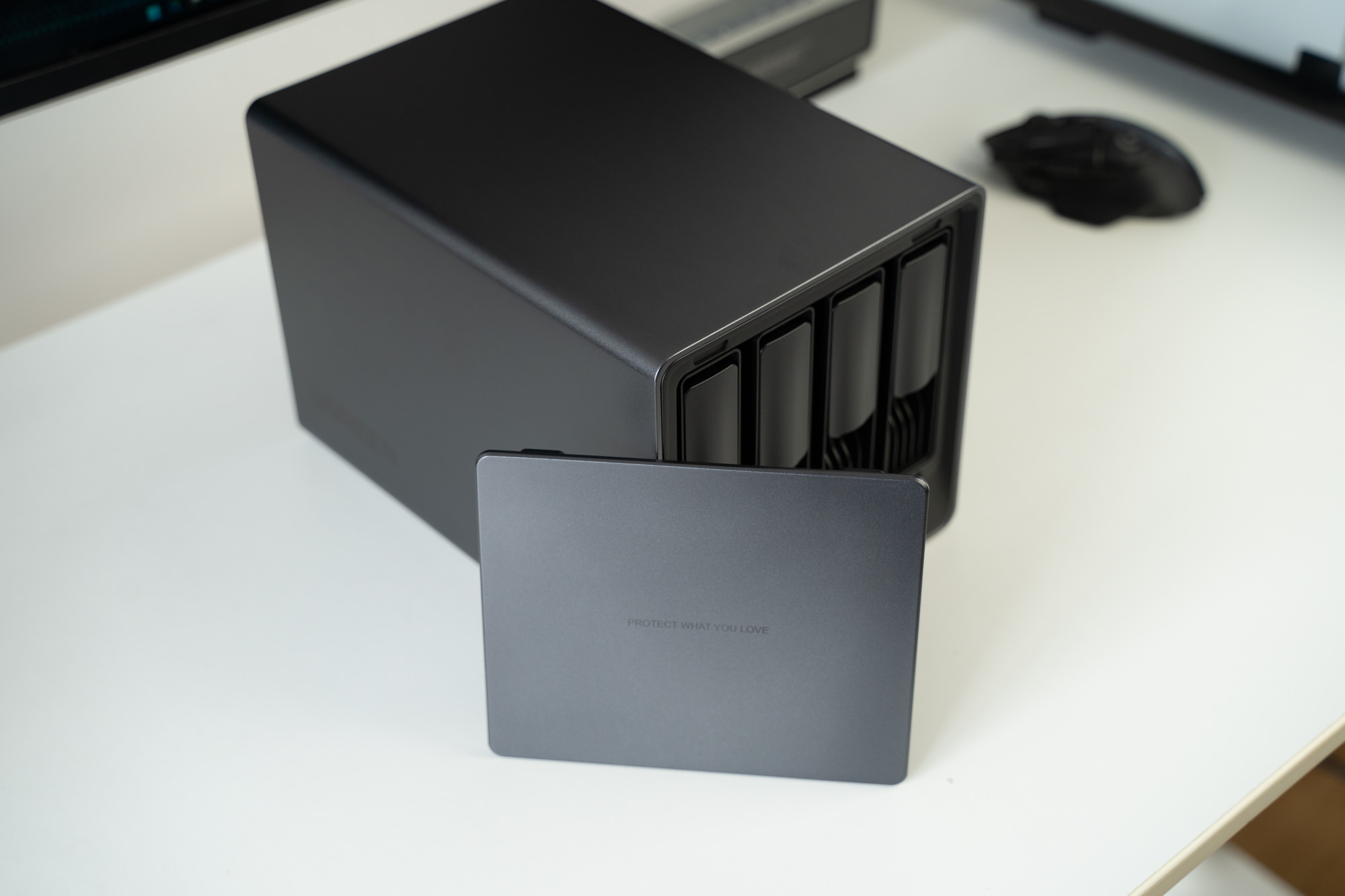 不想折腾：绿联 DX4600 国产 NAS 开箱体验 | 罗磊的独立博客