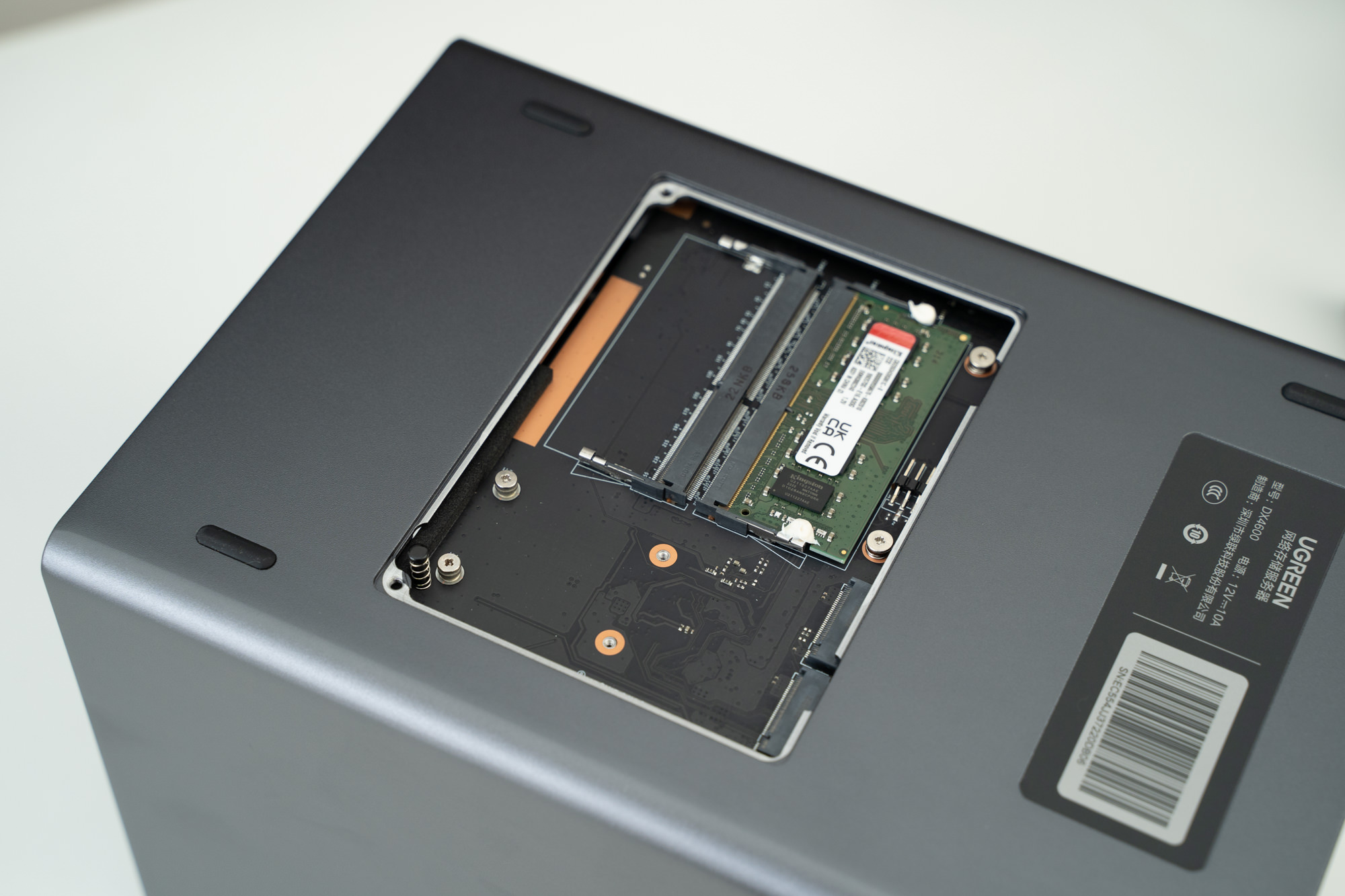 不想折腾：绿联 DX4600 国产 NAS 开箱体验 | 罗磊的独立博客