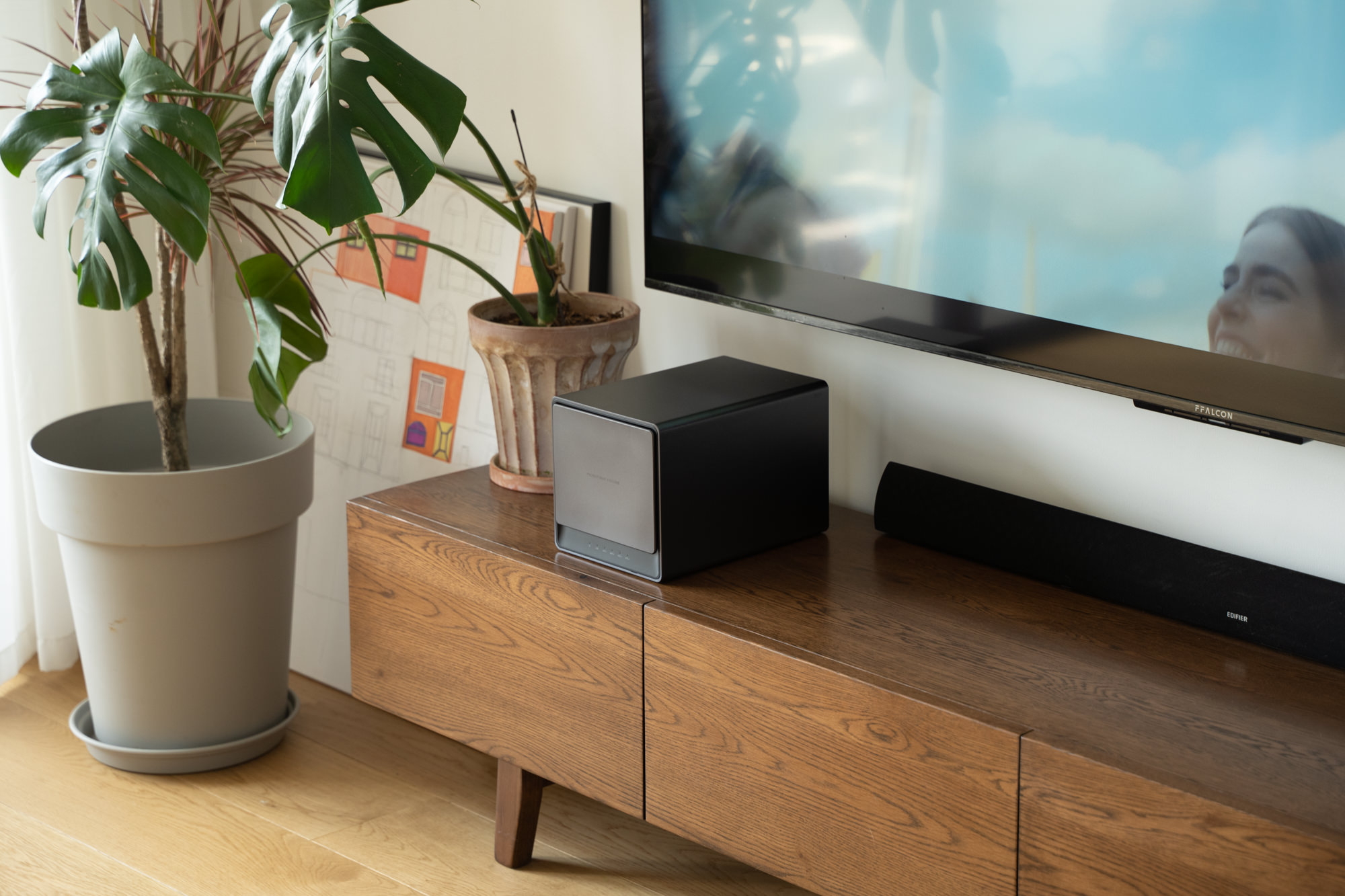 不想折腾：绿联 DX4600 国产 NAS 开箱体验 | 罗磊的独立博客