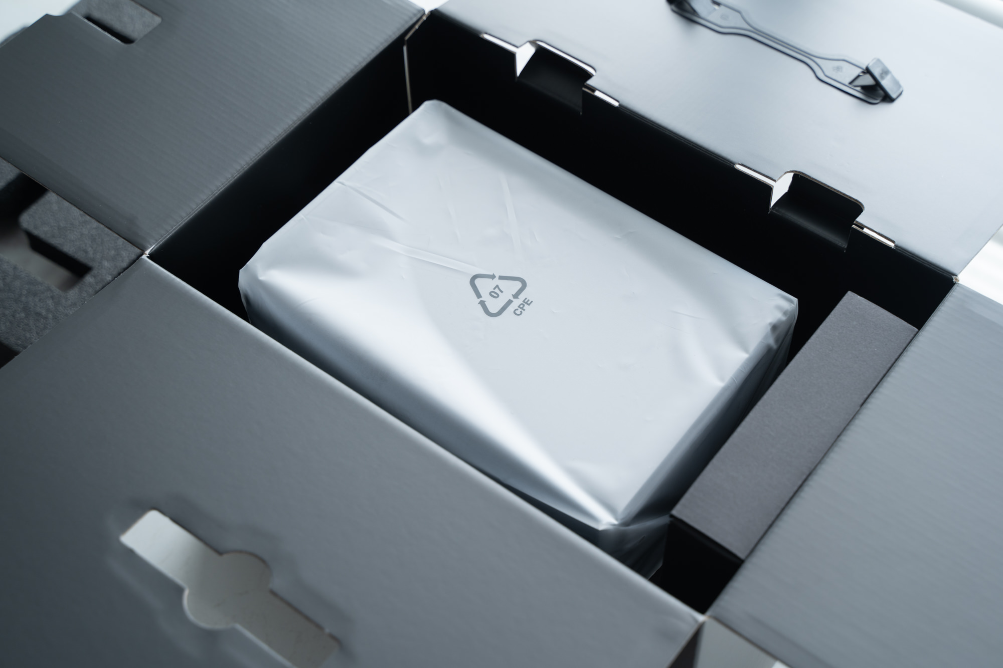 不想折腾：绿联 DX4600 国产 NAS 开箱体验 | 罗磊的独立博客